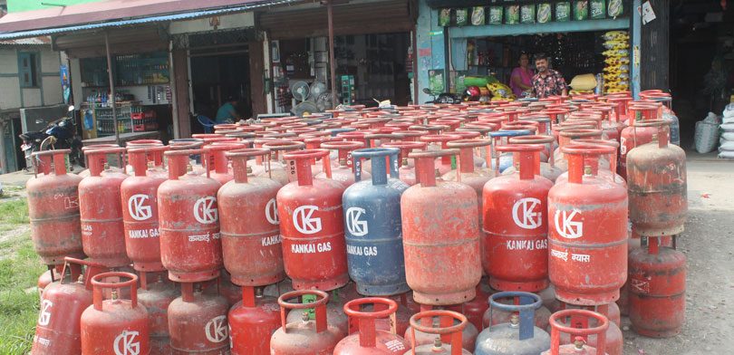 कमिसन बढाउन ग्यास बिक्री ठप्प « people Nepal